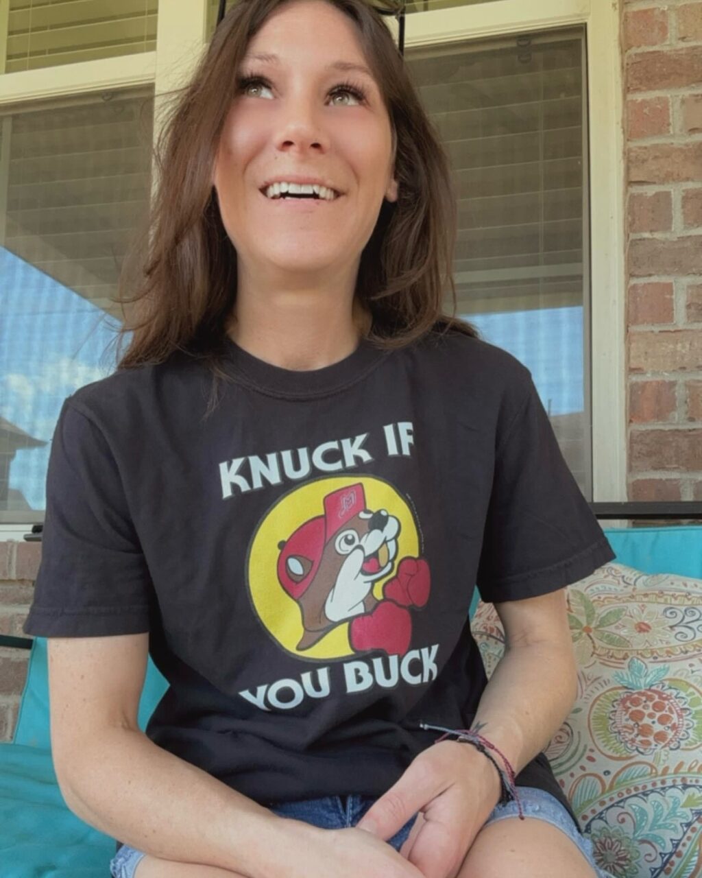 Knuck if you Buck Buc-ee's Bucees T-shirt Scams ⋆ Memphis Nostalgia Supply